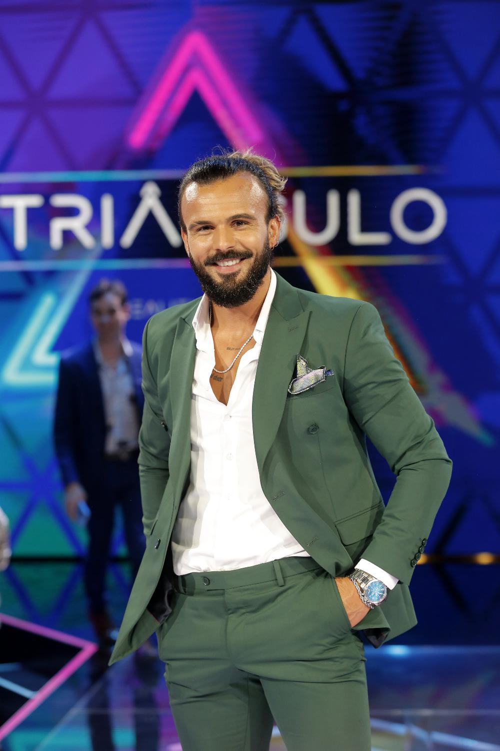 Beijo de Domingos e Isa - TV 7 Dias