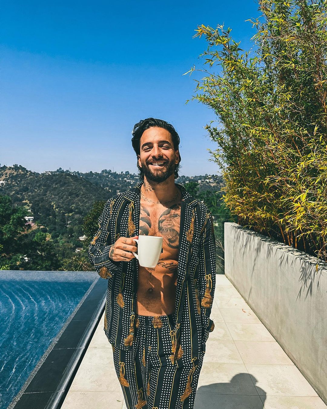 Maluma mostra-se em boxers e fãs deliram ao fazerem zoom nas partes íntimas