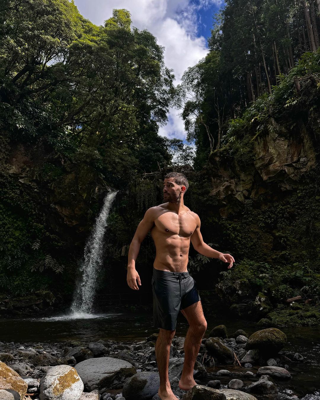 José Condessa 'provoca' fãs ao mostrar corpo tonificado em fotos ...